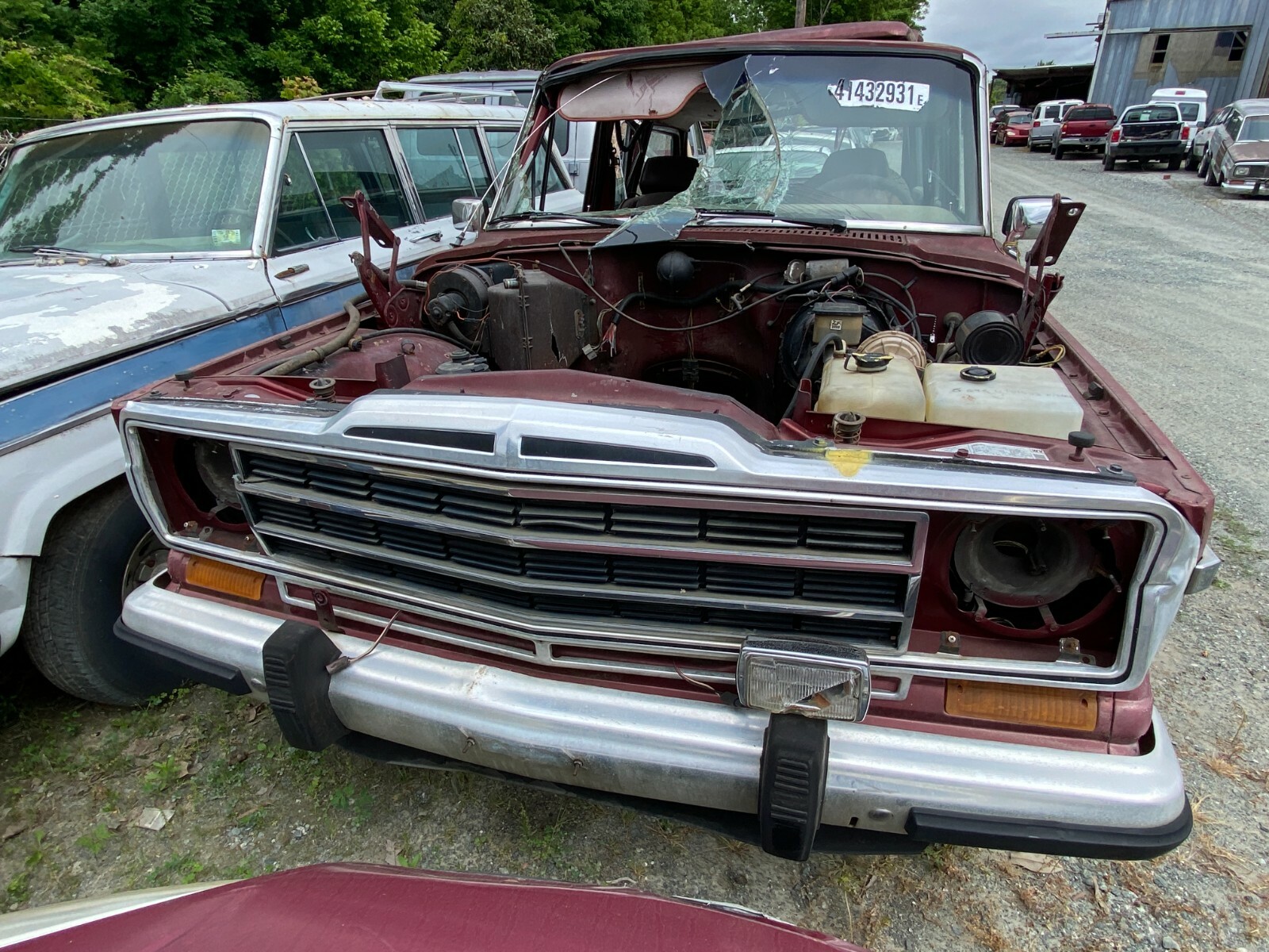 1986 Jeep Grand Wagoneer Grille Chrome OEM Header Panel Cracked Dented ...