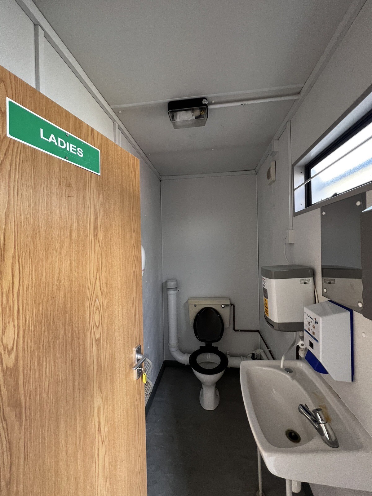 32ft Anti Vandal Site Cabin Container Welfare Block Toilet Block Wc LOO ...