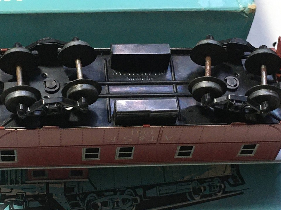 MARKLIN HO TRAIN MODEL SET WAGON TRACK LOCOMOTIVE LIGHT CROSSING CURVE ...