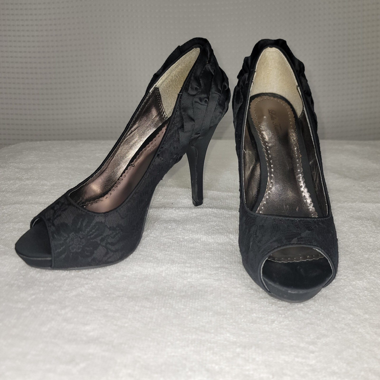 Lulu Townsend Gloria Black Floral Ruffle Stiletto Hig… - Gem