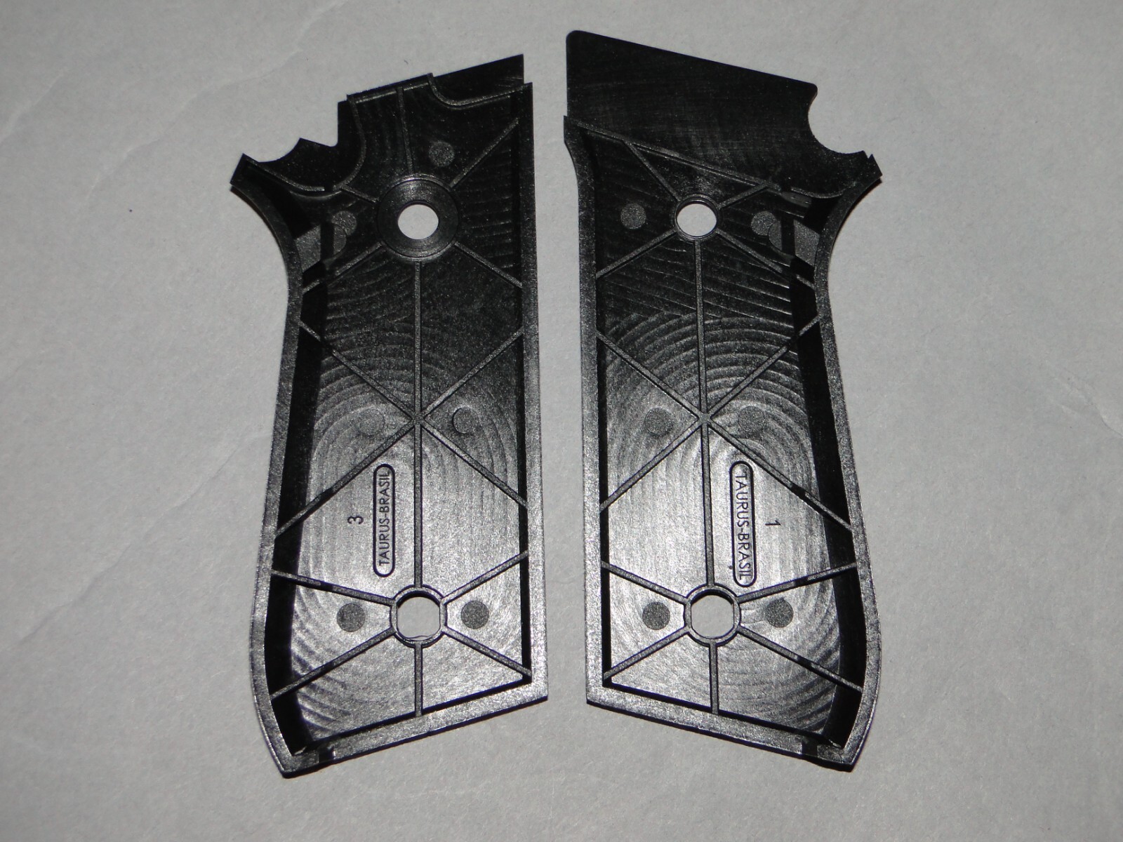Taurus Factory Grip Set for PT92 AF-D PT96 & 917 Auto Pistols Black ...