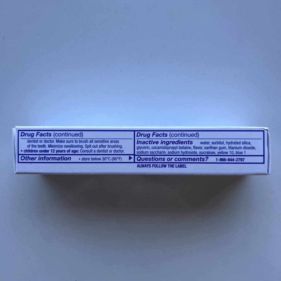 Sensodyne Fresh Mint Toothpaste for Sensitive Teeth 0.8oz EXP 05/25 8 ...
