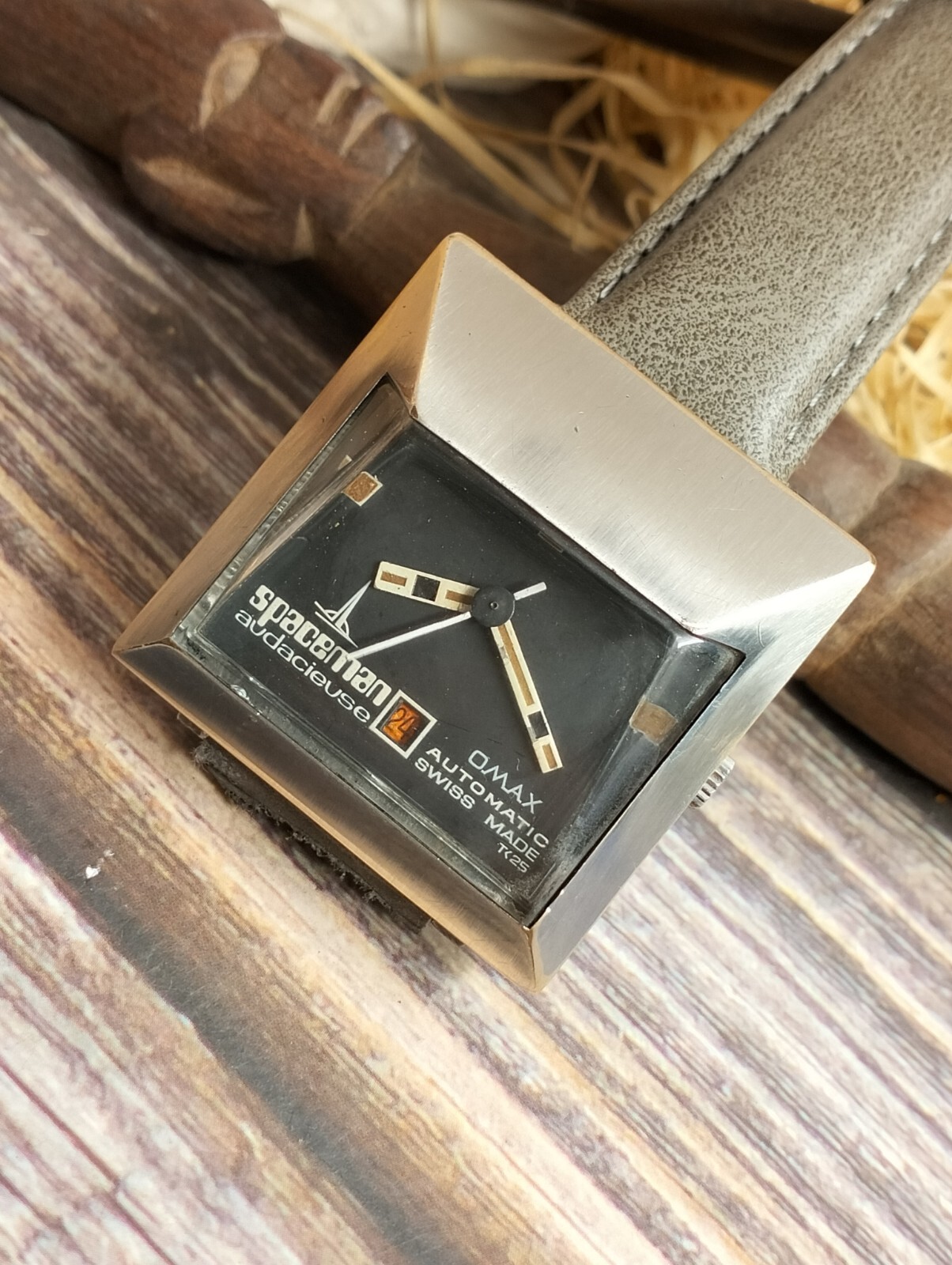 AUTHENTIC OMAX SPACEMAN AUTOMATIC SWISS TK25 MEN'S RETRO VINTAGE WATCH ...