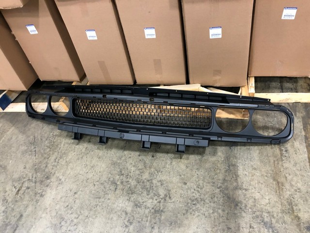 Genuine Mopar Radiator Grille 68043388AC for sale online | eBay