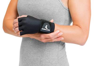 Mueller Reversible Compression Glove, Unisex, One Size Fits Most Black ...
