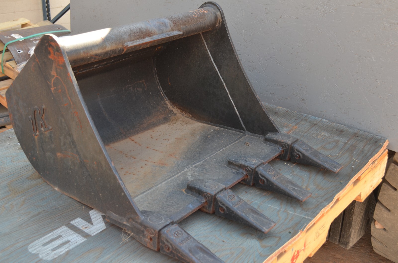 24" WAIN ROY BUCKET TO FIT 2.5 METRIC TON MACHINE | eBay