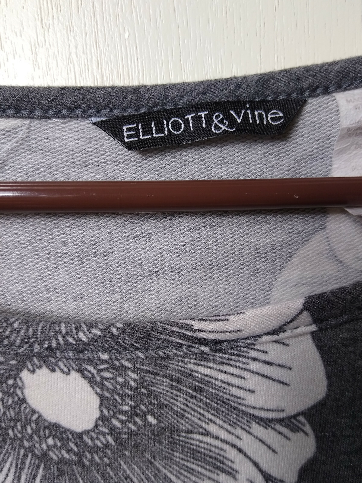 ELLIOTT VINE XL KNIT TOP COLD SHOULDER SHORT RUFFLE SLEEVE GRAY WHITE ...