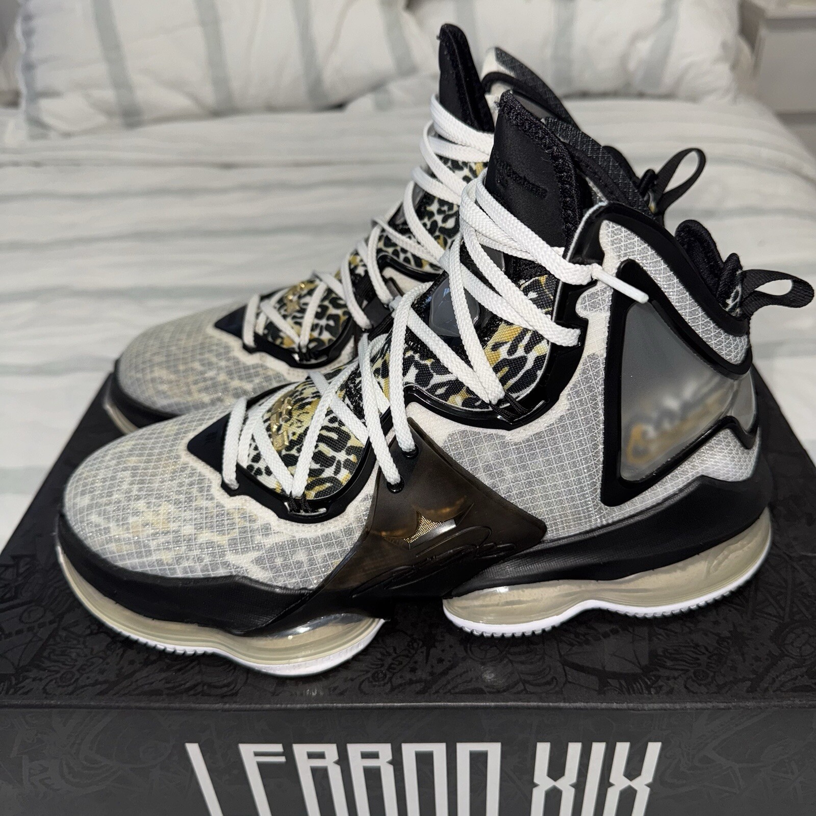 Nike Lebron XIX (19) 'Sketch' WHITE/METALLIC GOLD-BLA… - Gem