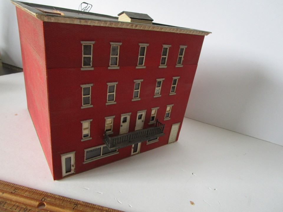 HO 1/87 Scale Pro Built Weathered City Apartment Store Building For ...