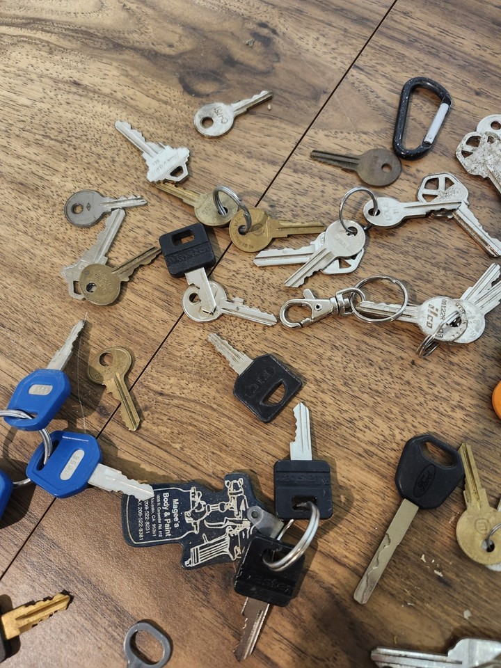 Giant Lot Of Locks And Keys Master Brinks And More Unmatched | eBay