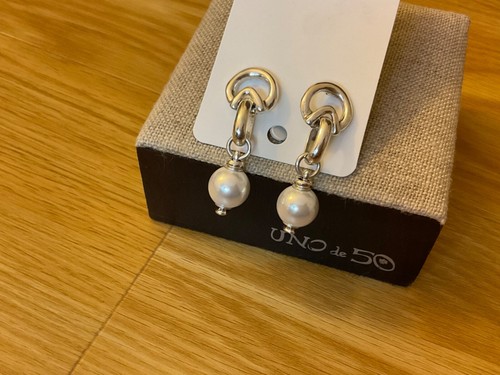 NWT Uno de 50 Faux Pearl Hanging Pierced Earrings “End Pearl” | eBay