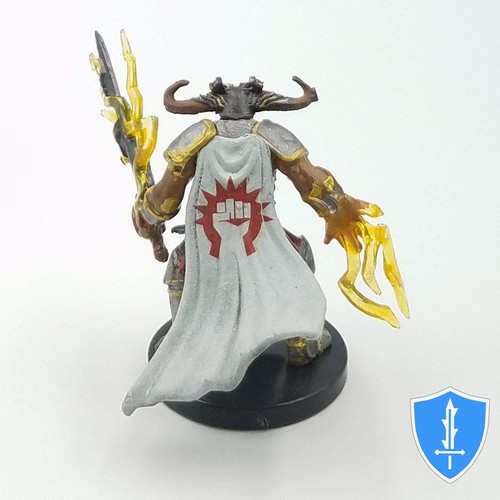 Boros Reckoner, Minotaur - Guildmasters Guide to Ravnica #40 D&D MTG ...