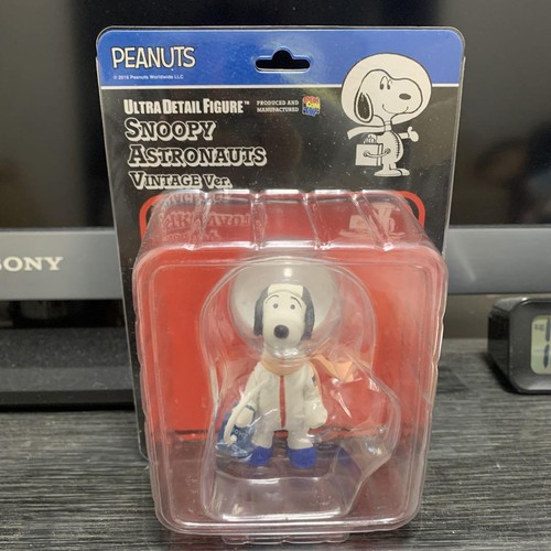 Snoopy Astronaut Vintage Ver Peanuts Series 4 Ultra Detail Figure ...