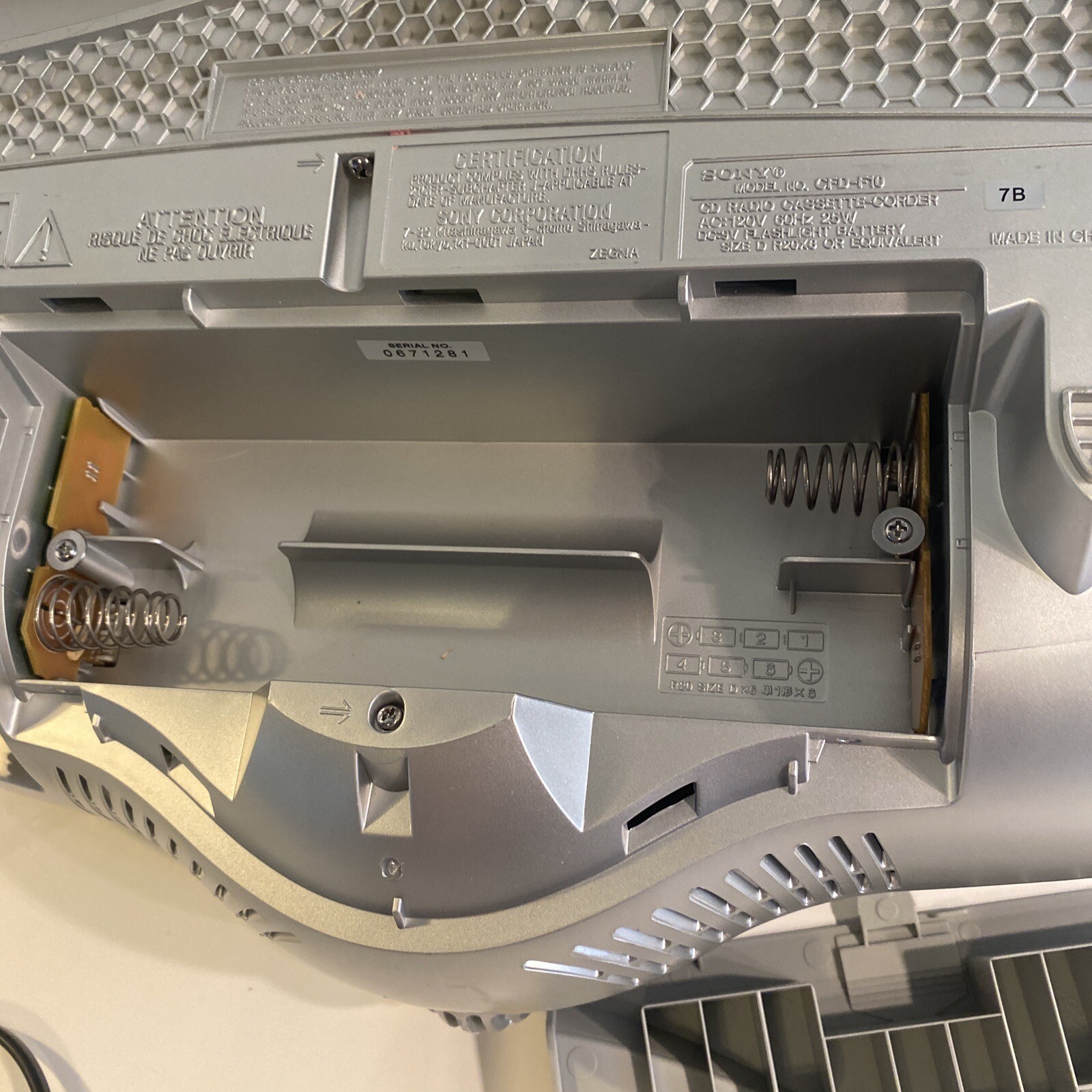 Sony CFD-F10 CD/Headphone Jack/CD-R Playback/Radio/CD-RW Playback ...