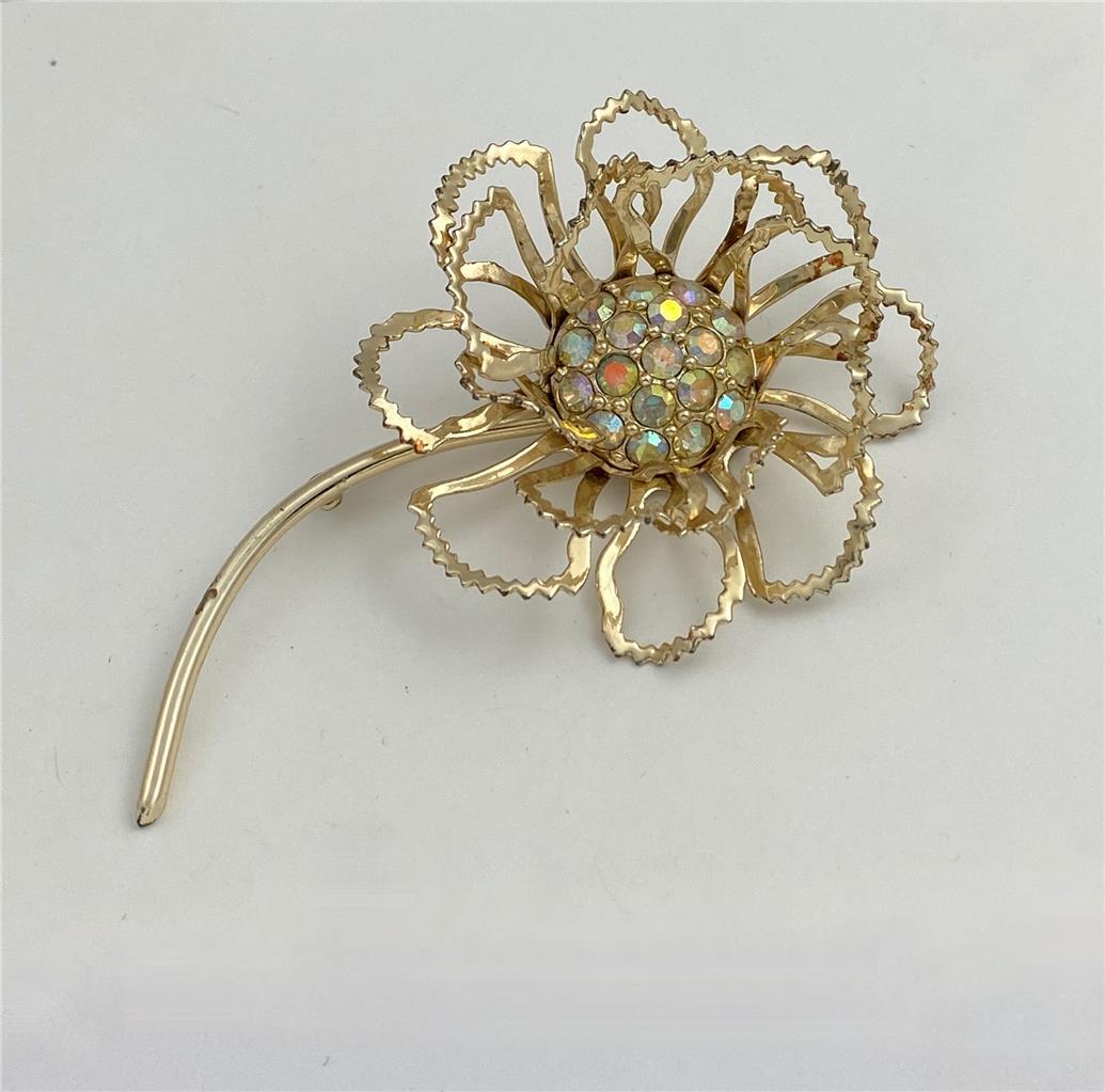 1960's Sarah Coventry "Allusion" Gold Tone Flower AB… - Gem