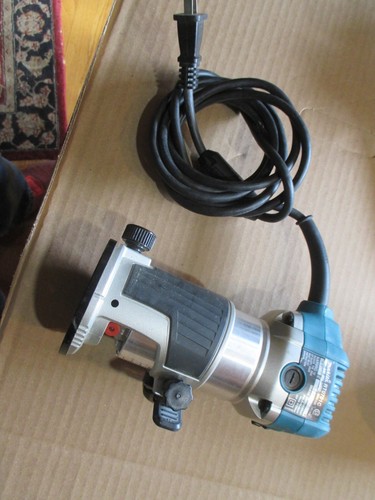 Makita RT0701C 1-1/4" Horsepower Compact Router, no wrenches, no bits ...