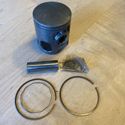 Yamaha DT125LC RD125LC Piston Kit. 10V-11635-00 NOS. | eBay UK