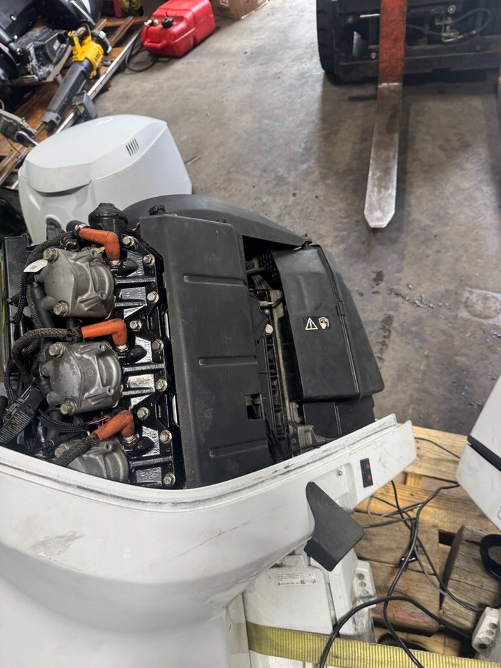 Pair 2005 Evinrude 250 hp ETEC 2-Stroke 25" Dual Twin Outboard Motors Props | eBay