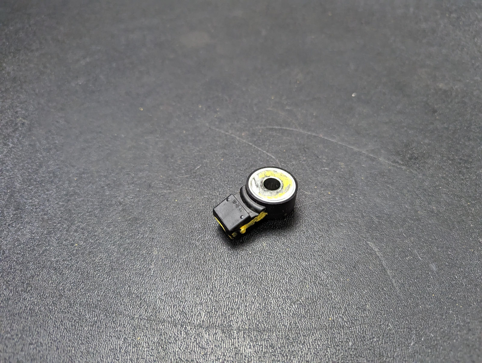 Capteur de choc moteur 2018 BMW X1 13627636937 2016 2017 2019 2020 2021 ...