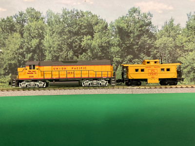 Z Scale Starter Train Set: AZL Union Pacific GP38-2 & MTL Center Cupola ...