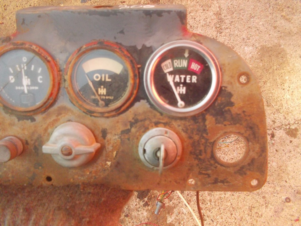 Farmall 300 RC Tractor dash panel w/ gauges &Orig ignition key & wiring ...