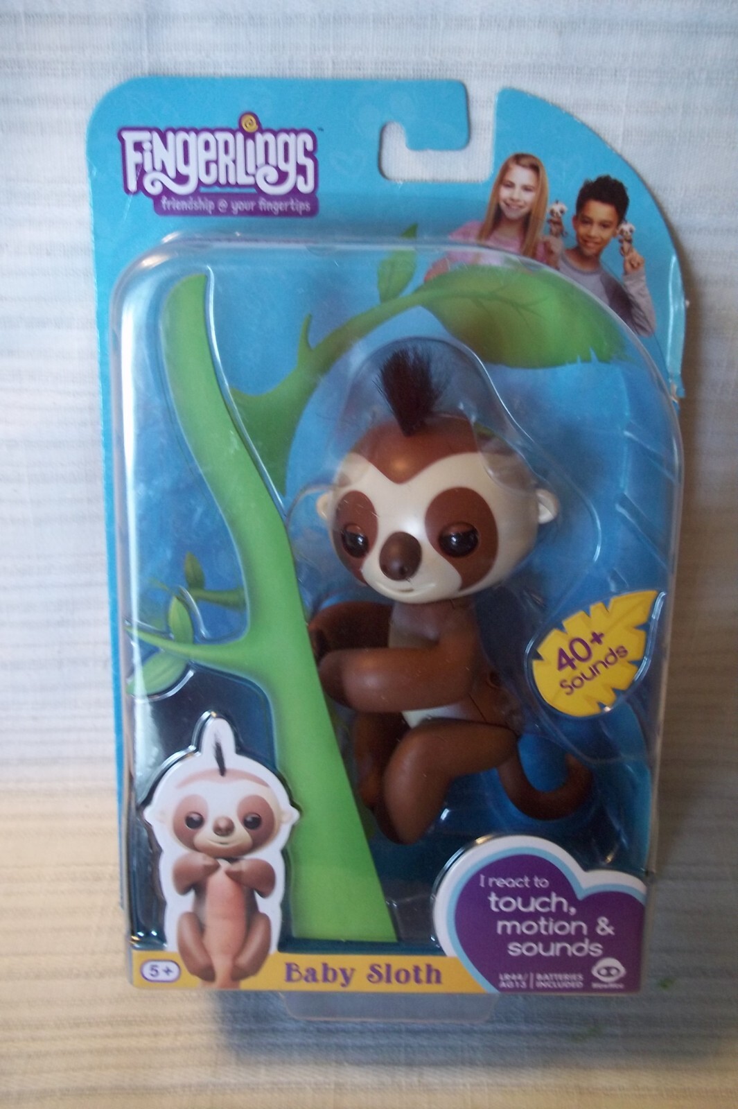 WowWee Fingerlings Baby Sloth Kingsley Interactive 1st Class Ship for ...