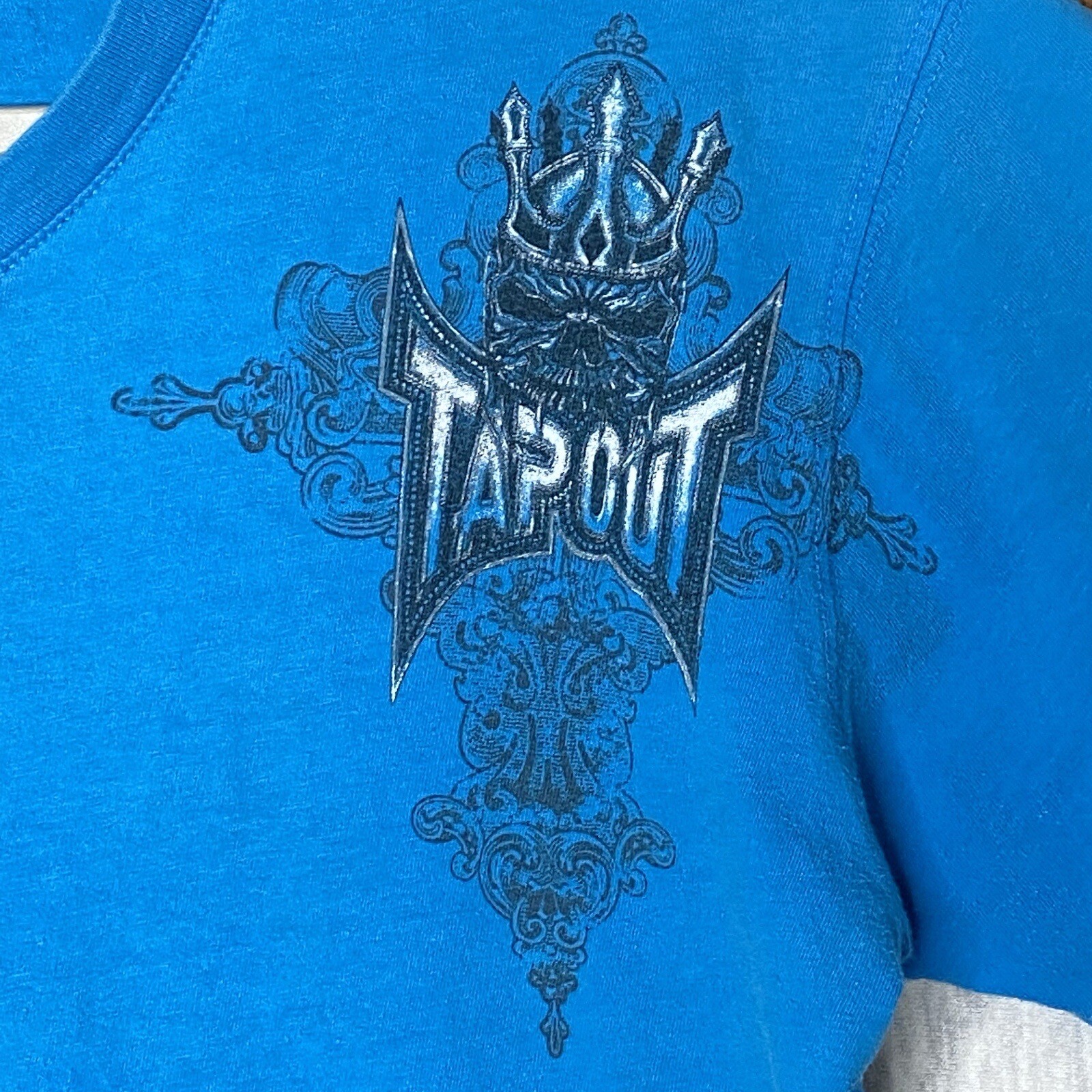 Vintage Y2K TAPOUT Cross Skull Grunge Emo Affliction Style Tee Medium ...