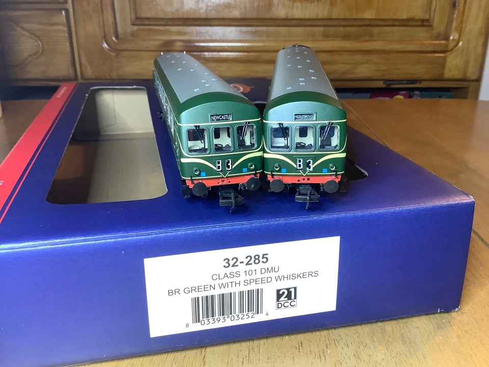 Bachmann 32-285 BR Green Class 101 2 Car DMU Newcastle/Middlesbrough ...