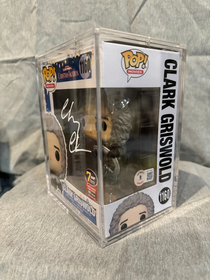 *SIGNED* Christmas Vacation Clark Griswold Funko Pop #1160 | eBay
