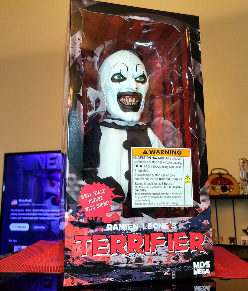 Terrifier Mezco Designer Series Art the Clown MDS Mega Doll with Sound ...