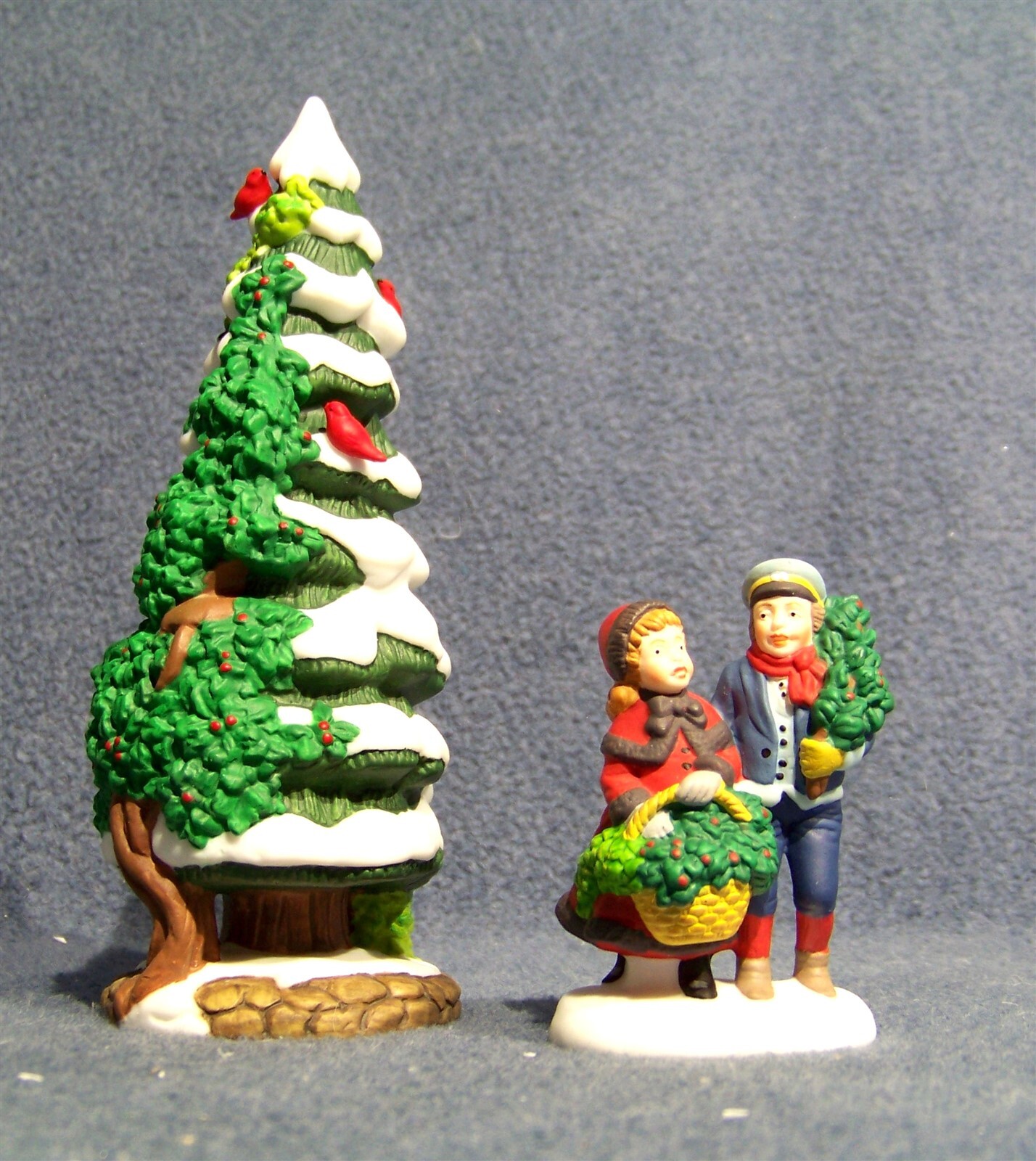 Dept 56 - The Holly and the Ivy - Village Accessories - 56100 - Set of ...