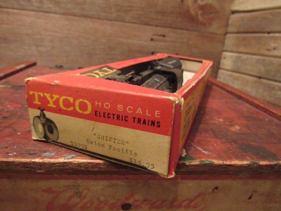 Vintage TYCO "SHIFTER" UNION PACIFIC Locomotive No. 44 26 With Tender ...