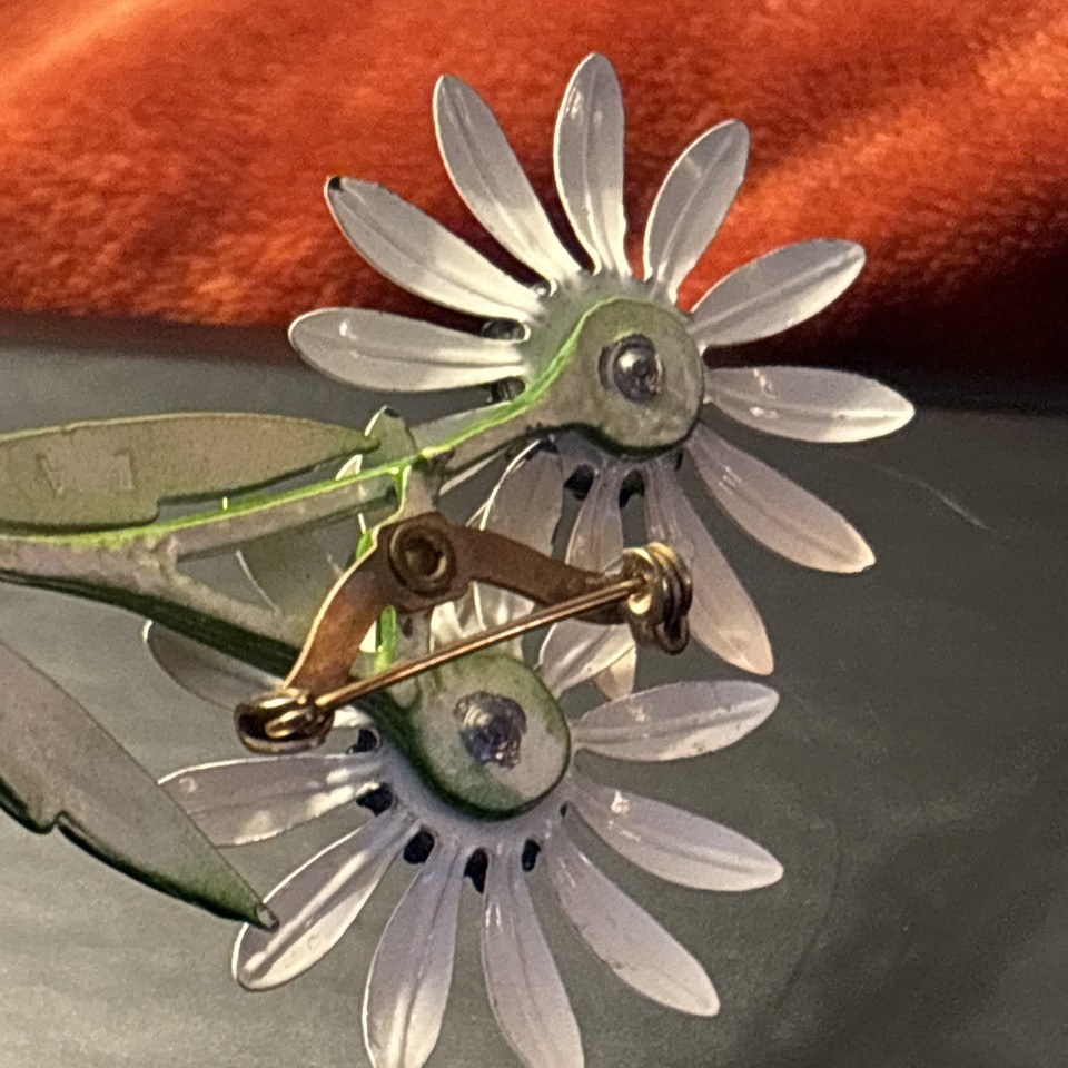 ADORABLE Vintage Daisy Flowers That SPIN Brooch Pin Very Unique Great ...
