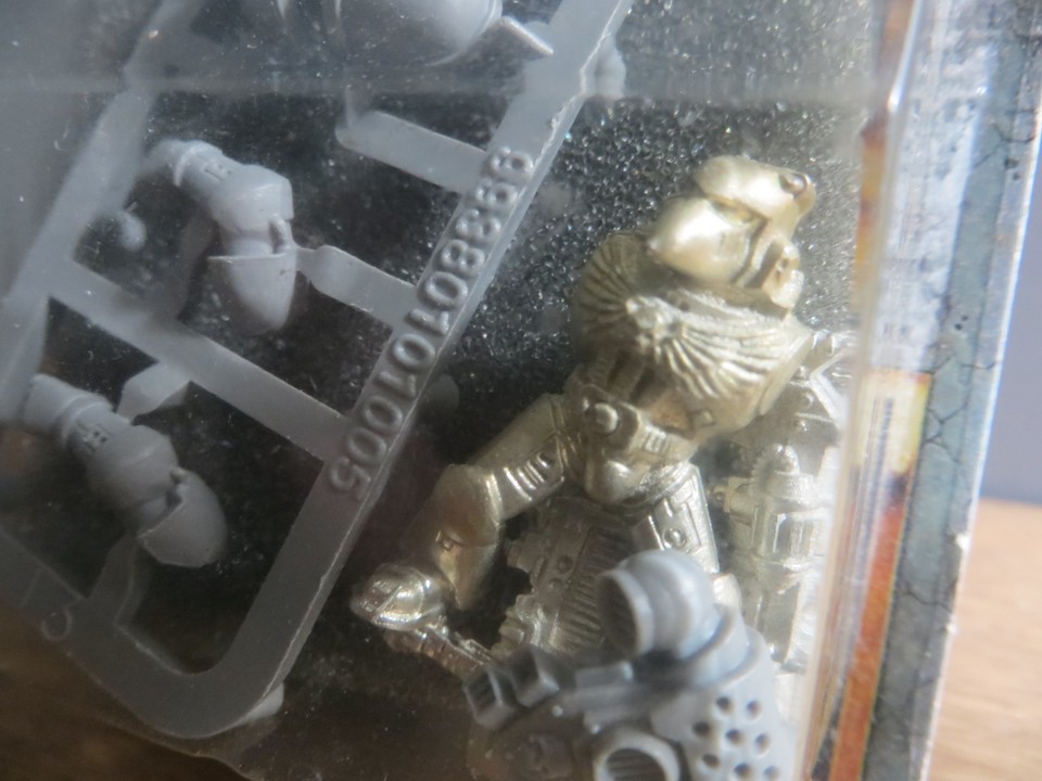 WARHAMMER 40K SPACE MARINE W/ Assault Weapons Metal BEAKY Sculpt NOS ...