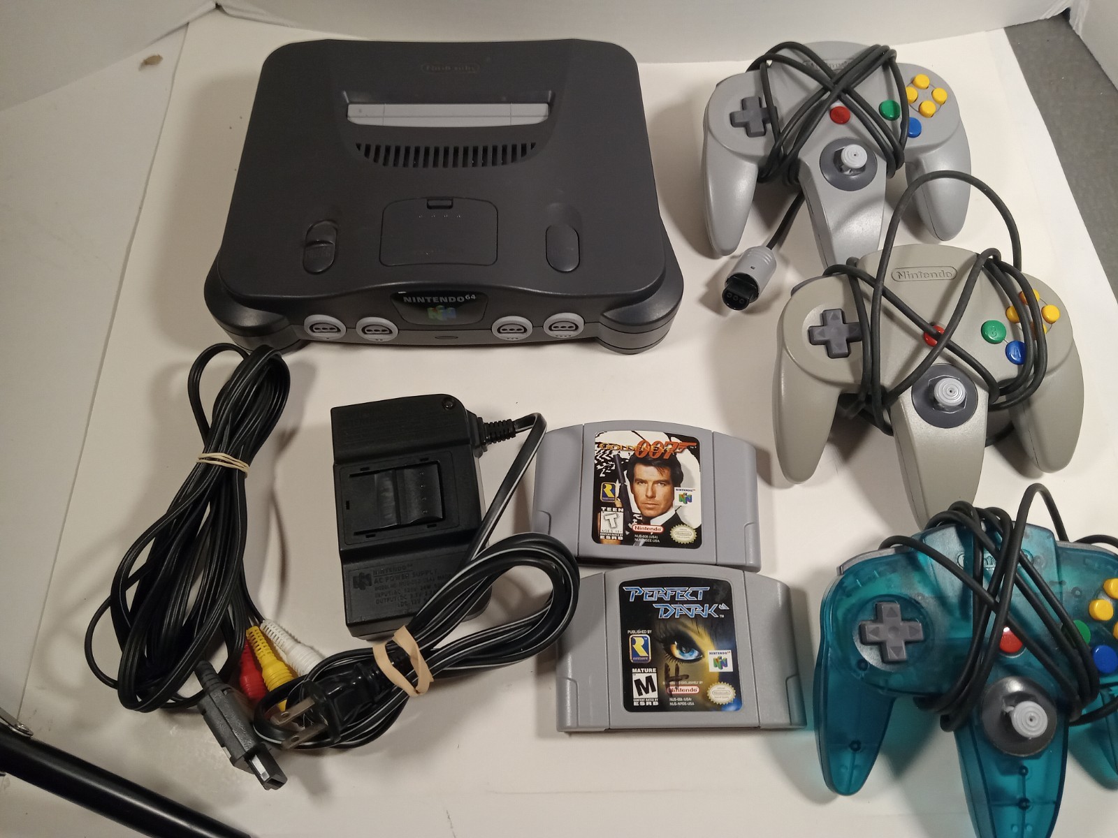 Nintendo 64 Bundle w/ Perfect Dark & Goldeneye | eBay