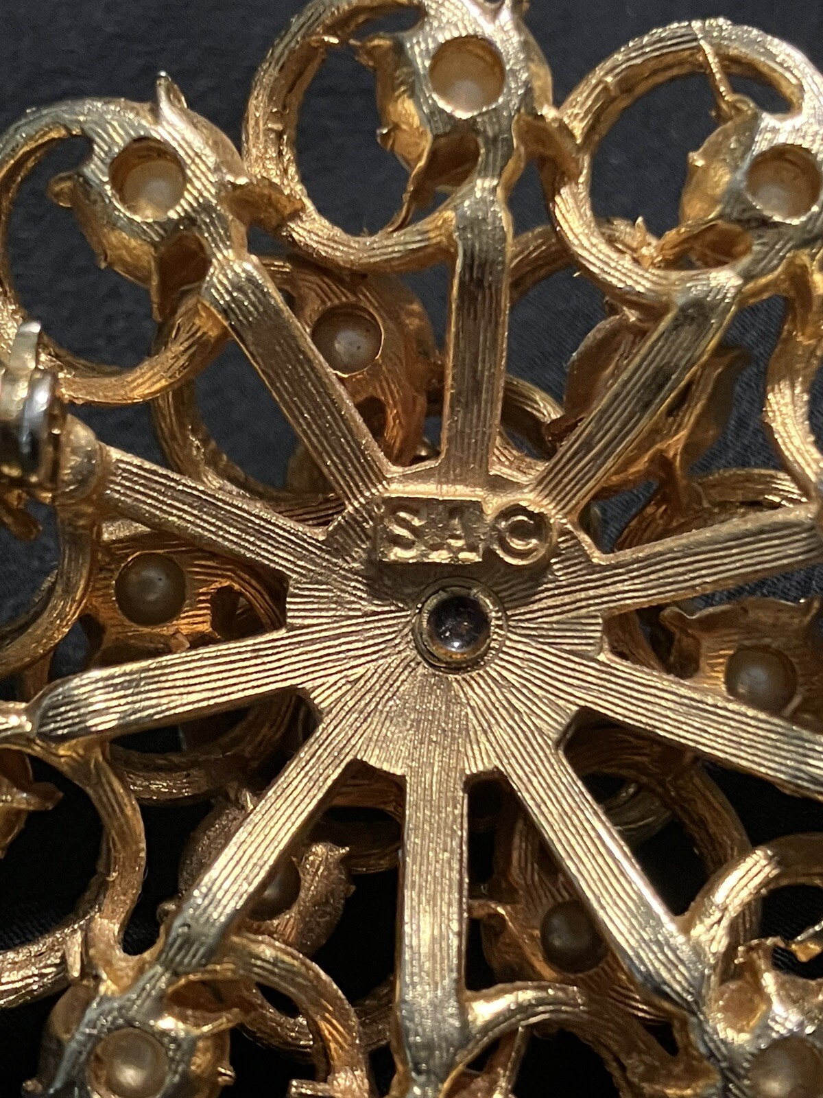 Stunning Samsan Signed 1950’s Brooch. - Gem