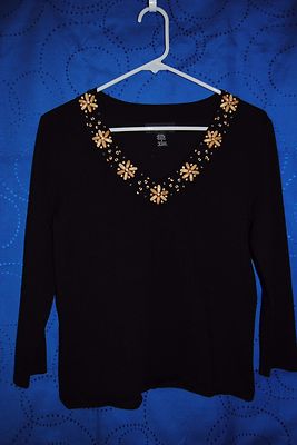 Women's POINTELLE Black V-Neckline Sweater w Wood Beads Size S | eBay