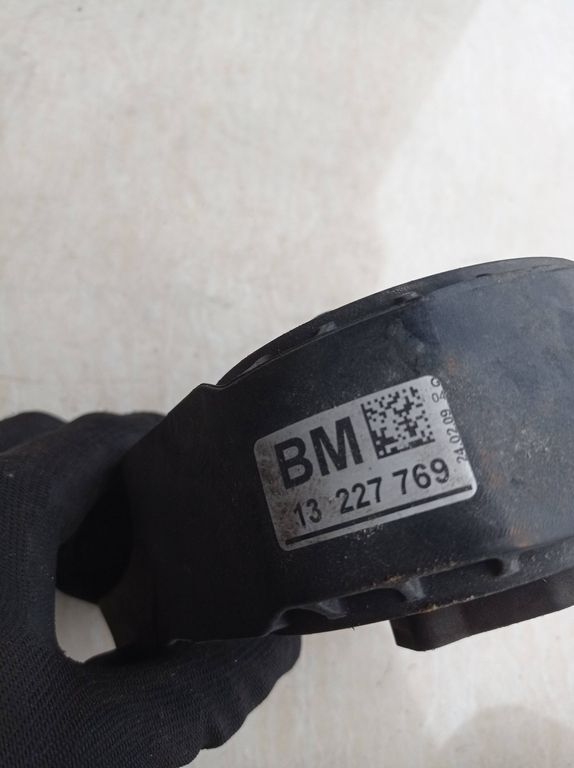 Opel Insignia A 2009 Diesel 96kW Engine mount bracket 13227769 PAV11792 ...