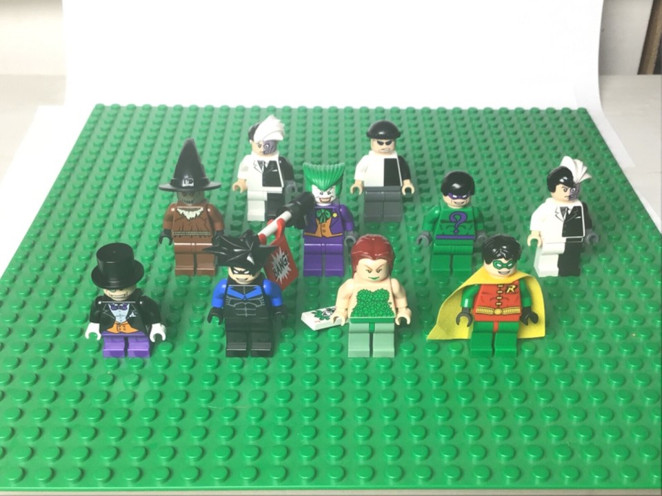 Lego Minifigure Batman Nightwing - Blue Arms and Chest Symbol bat015 | eBay