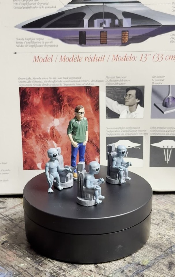 Bob Lazar and Area S4 Testors Sport Model Aliens Set UFO Flying Saucer ...