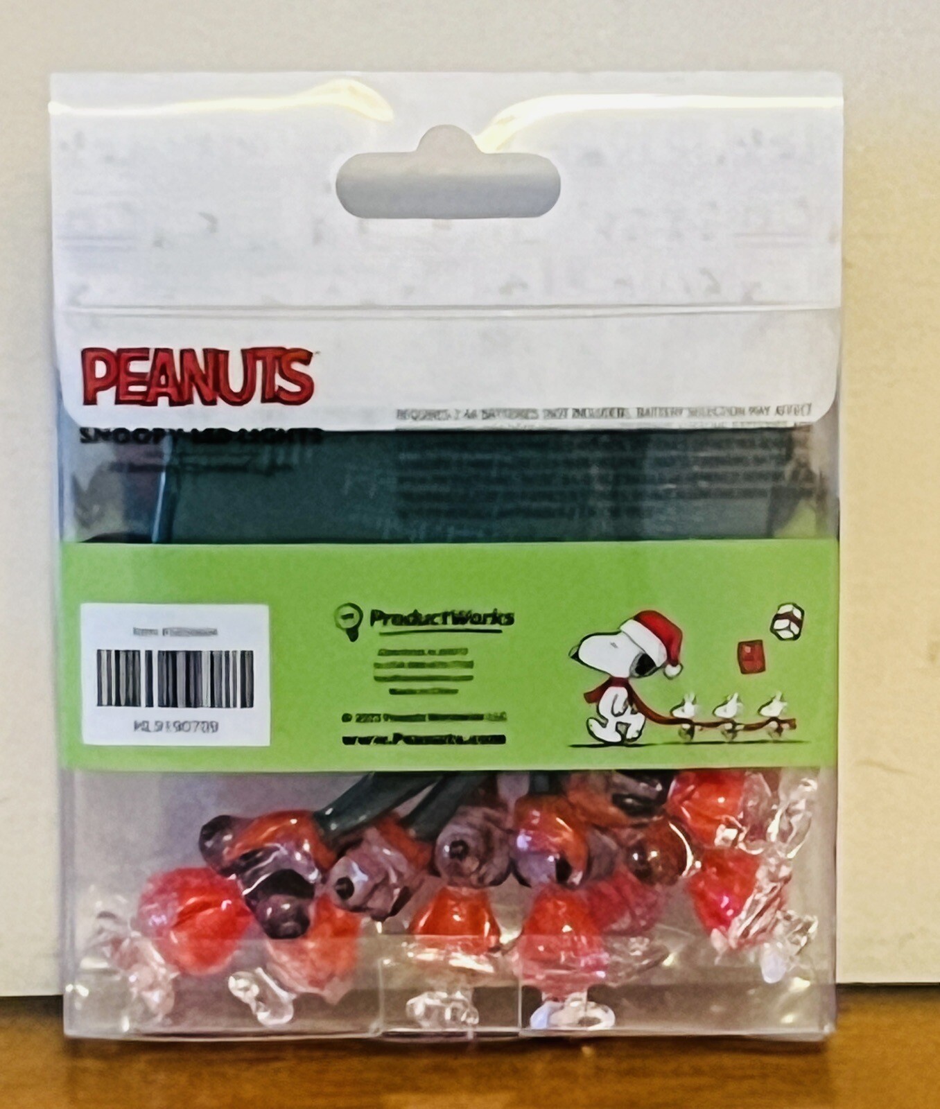 PEANUTS Snoopy LED String Lights Steady On/Twinkle Battery Operated 10 ...