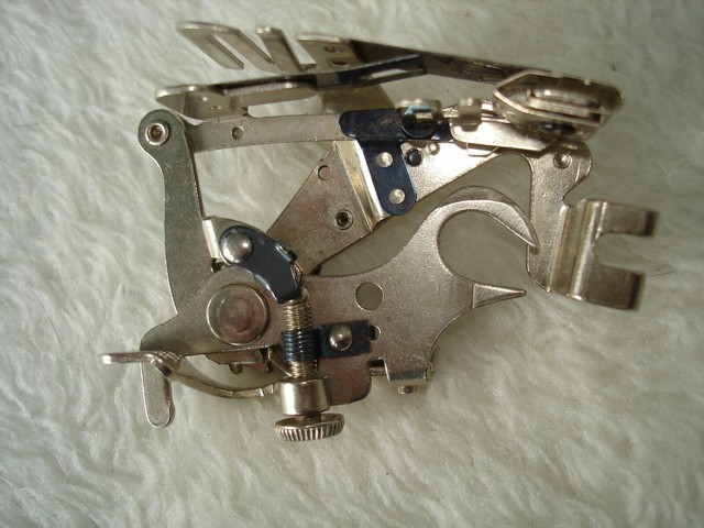 Vintage SINGER 221 Featherweight Sewing Machine Attachments 160809 for ...