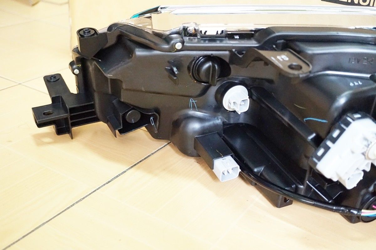 GENUINE BI-BEAM LED HEADLIGHT FORTUNER 2015-2017 TOYOTA 81110-0KA50 ...