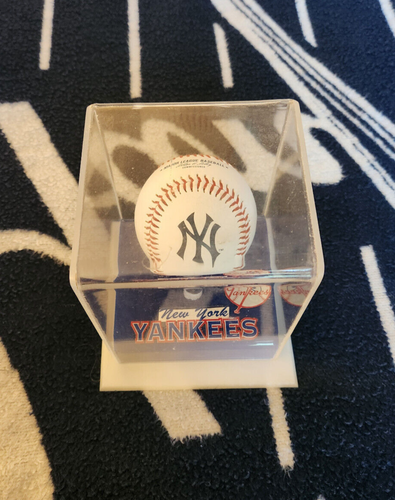 New York Yankees Baseball Display Case w/Photo Ball | eBay