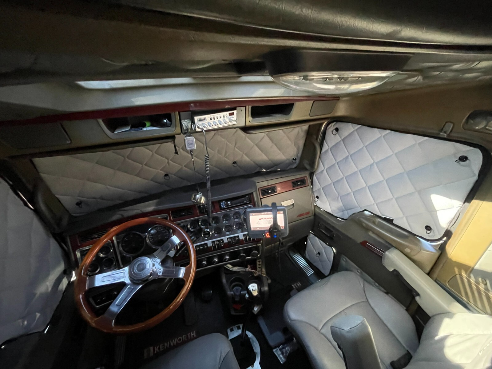 Kenworth T600 Interior
