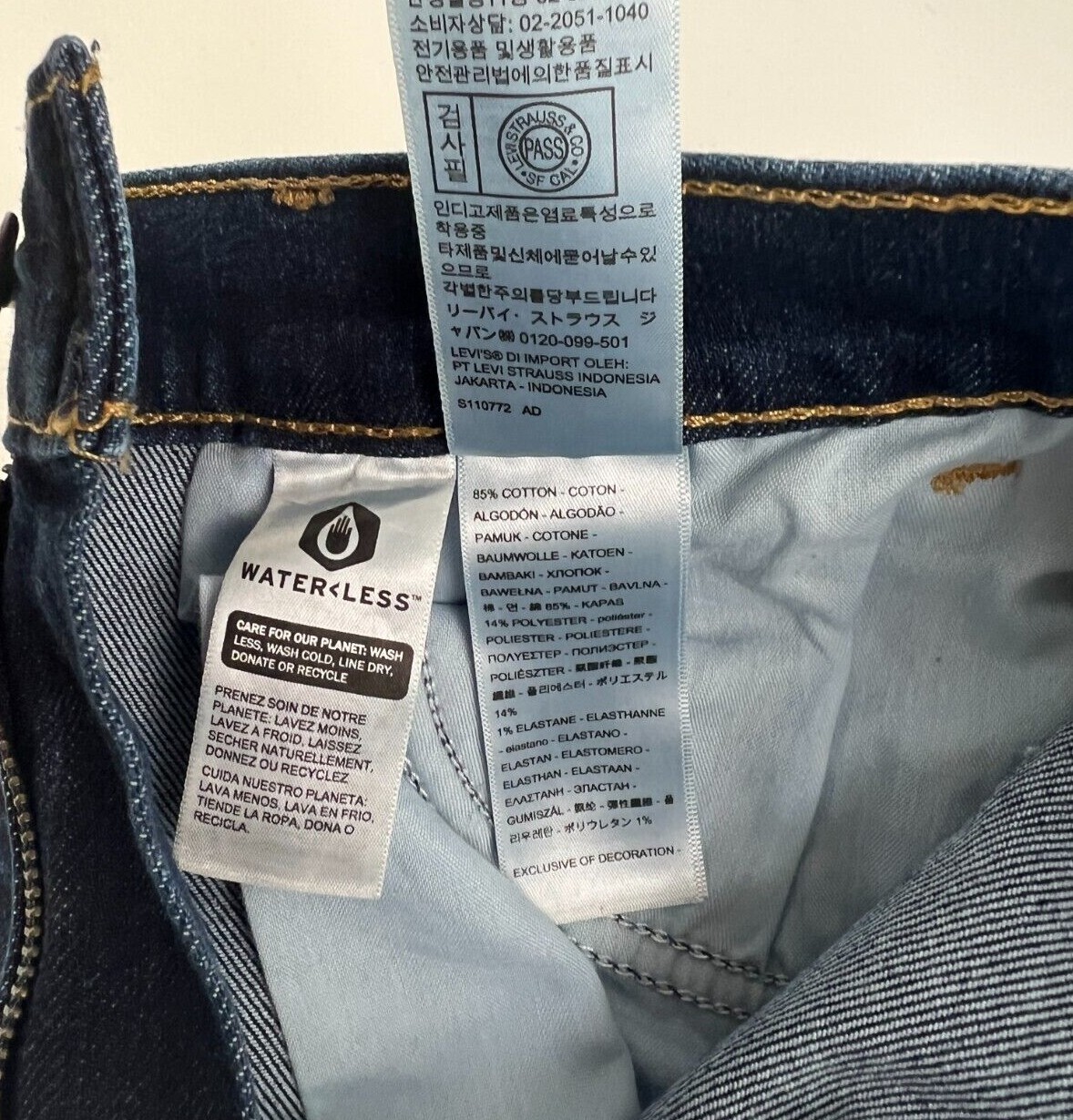 Levi's Women High Waisted Mom Tapered Leg Zip Fly Jeans Blue 25x29 NWT | eBay