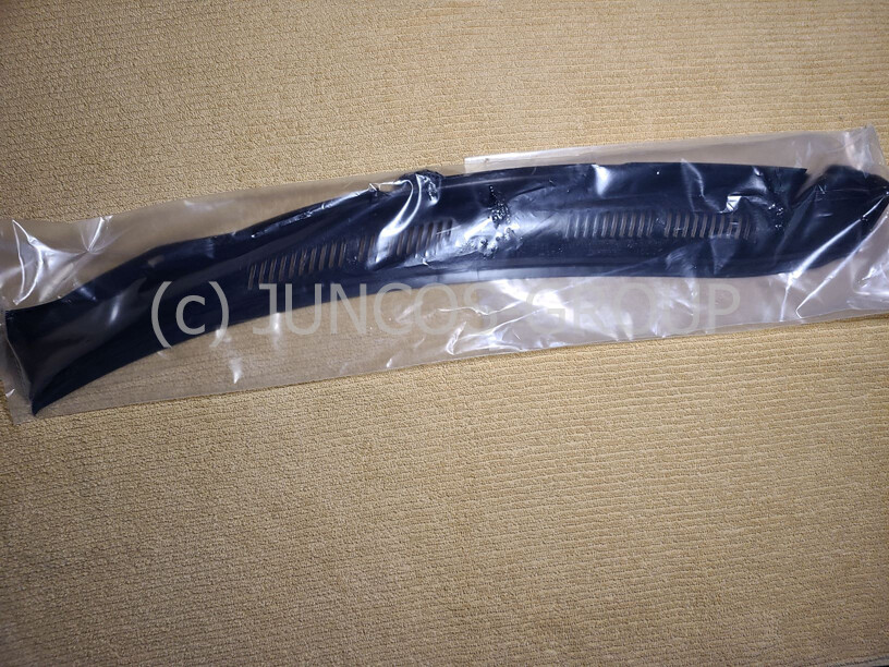 Mercedes-Benz W210 Wiper Cowl Set of 2 Front | 2108310958-2108311058 ...