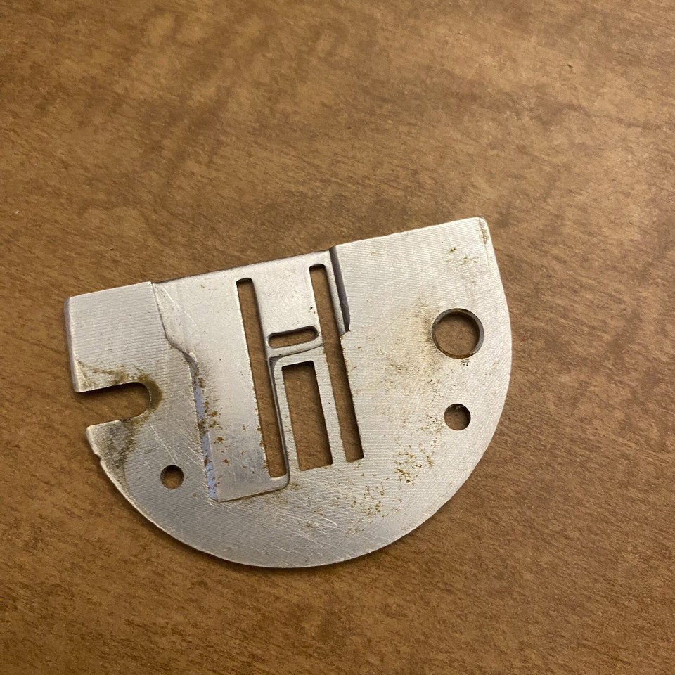 Singer Merritt 2404 Sewing Machine Replacement OEM Part Needle Throat ...