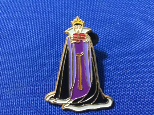 Disney Pin Evil Queen Holding Heart Chest / Box Snow White And 7 Dwarfs ...