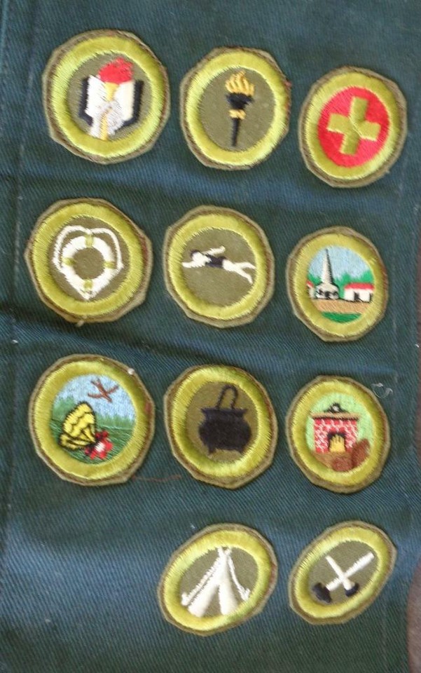 Vintage Scouting Sash with 11 Merit Badges - VGC - NICE COLLECTIBLE ...